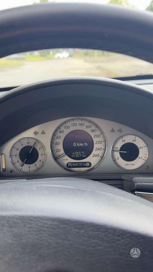 Mercedes-Benz E 270 2002 Klaipėda vietnē Pelēks Mercedes-Benz E 270 2002 Klaipėda, ar dzinēja tilpumu 2.69 L un nobraukumu 284 tūkst. km par 2100 €, foto 7 vietnē AUTOMOTO.COM.LV