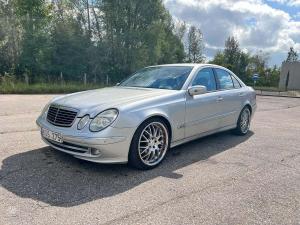 Pelēks Mercedes-Benz E 270 2002 Rokiškis, ar dzinēja tilpumu 2.70 L un nobraukumu 375 tūkst. km par 1950 €, foto  vietnē AUTOMOTO.COM.LV