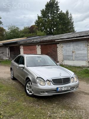 Pelēks Mercedes-Benz E 270 2002 Kuldīga, ar dzinēja tilpumu 2.70 L un nobraukumu 385 tūkst. km par 1500 €, foto  vietnē AUTOMOTO.COM.LV