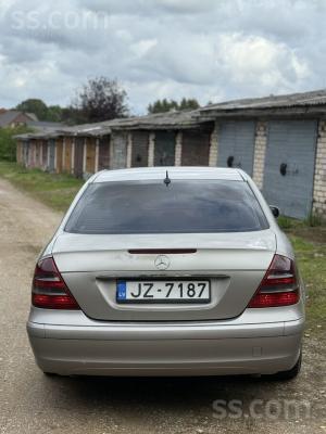 Pelēks Mercedes-Benz E 270 2002 Kuldīga, ar dzinēja tilpumu 2.70 L un nobraukumu 385 tūkst. km par 1500 €, foto 4 vietnē AUTOMOTO.COM.LV