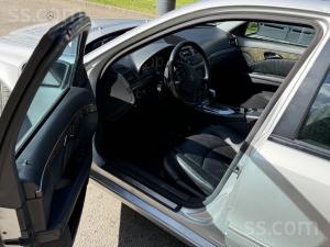 Grey Mercedes-Benz E 270 2002 in Riga, with an engine capacity of 2.70 L and mileage of 382 thousand km for 2850 €, photo 4 on AUTOMOTO.COM.LV