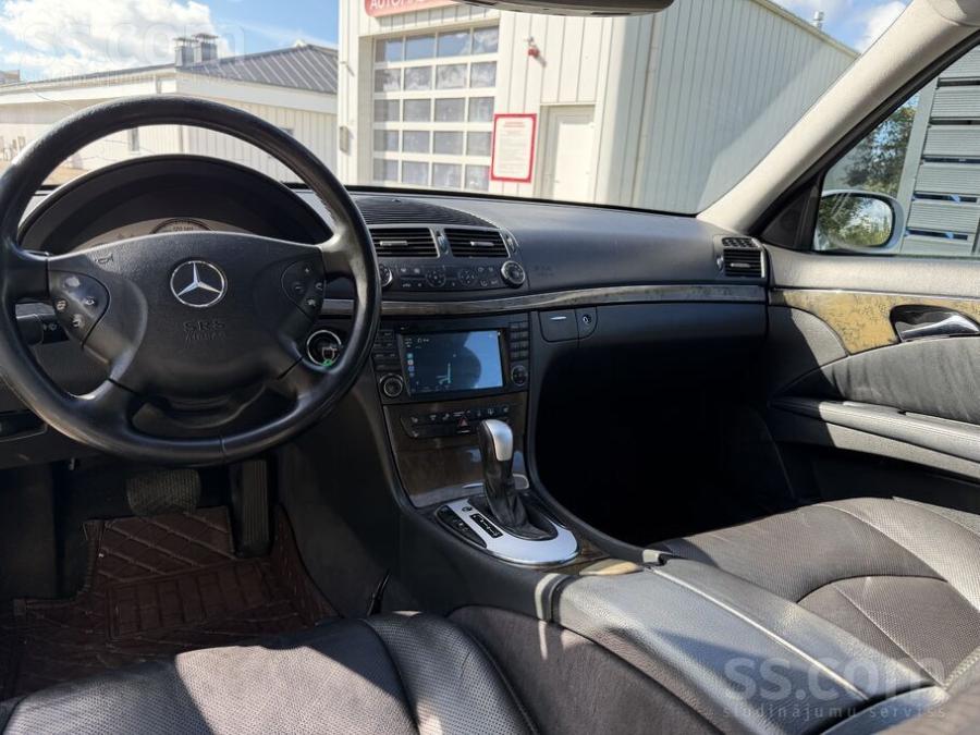 Grey Mercedes-Benz E 270 2002 in Riga, with an engine capacity of 2.70 L and mileage of 382 thousand km for 2850 €, photo 5 on AUTOMOTO.COM.LV