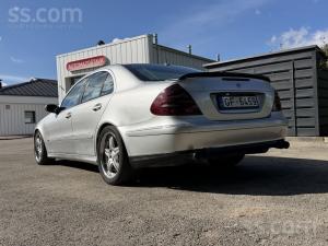 Grey Mercedes-Benz E 270 2002 in Riga, with an engine capacity of 2.70 L and mileage of 382 thousand km for 2850 €, photo 9 on AUTOMOTO.COM.LV