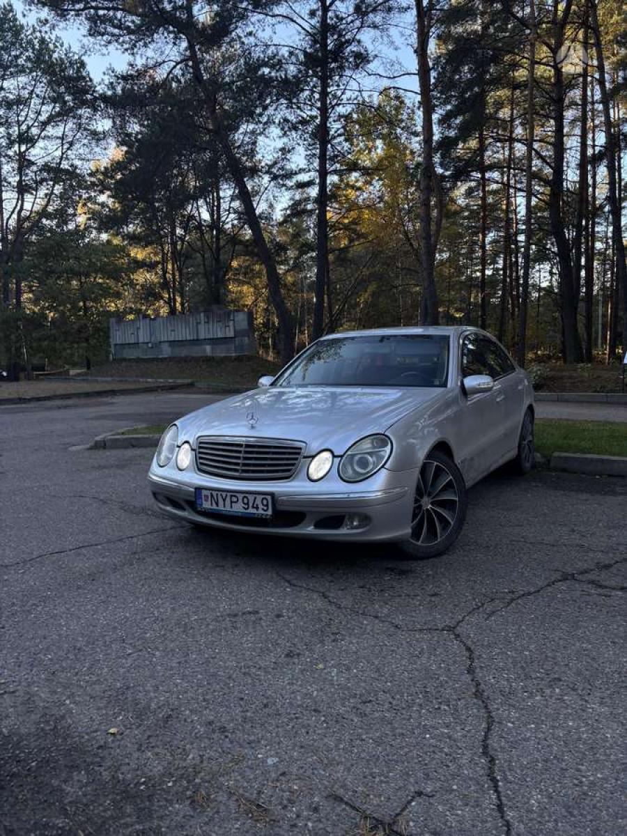 Grey Mercedes-Benz E 270 2003 in Vilnius, with an engine capacity of 2.69 L and mileage of 450 thousand km for 2000 €, photo 2 on AUTOMOTO.COM.LV
