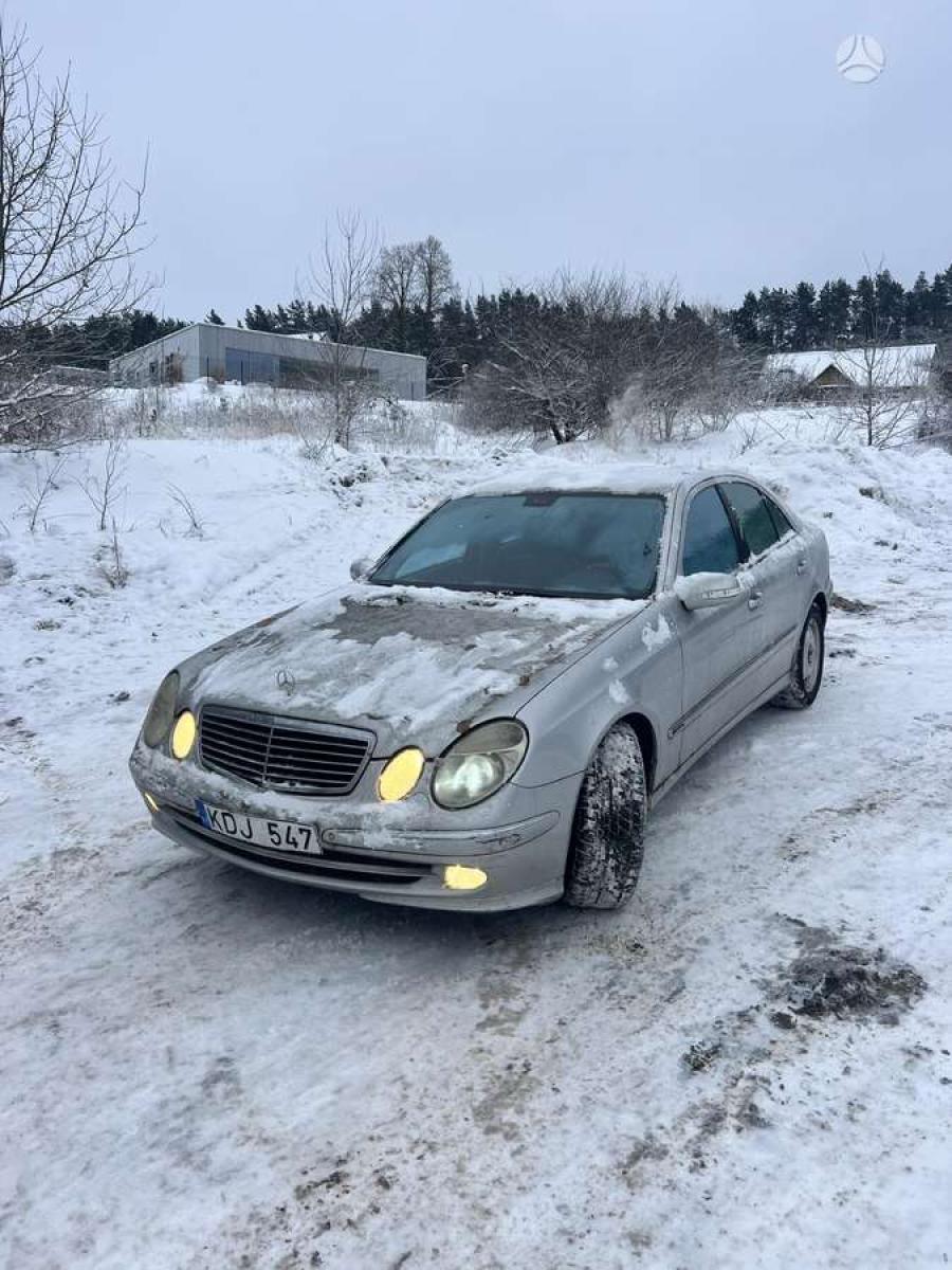 Pelēks Mercedes-Benz E 270 2003 Viļņa, ar dzinēja tilpumu 2.70 L un nobraukumu 273 tūkst. km par 1500 €, foto 1 vietnē AUTOMOTO.COM.LV