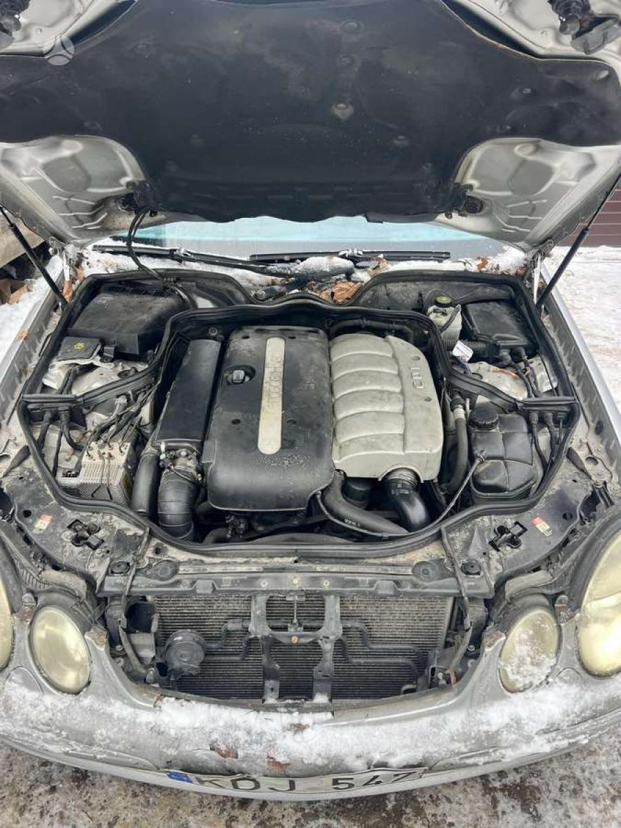 Pelēks Mercedes-Benz E 270 2003 Viļņa, ar dzinēja tilpumu 2.70 L un nobraukumu 273 tūkst. km par 1500 €, foto 3 vietnē AUTOMOTO.COM.LV