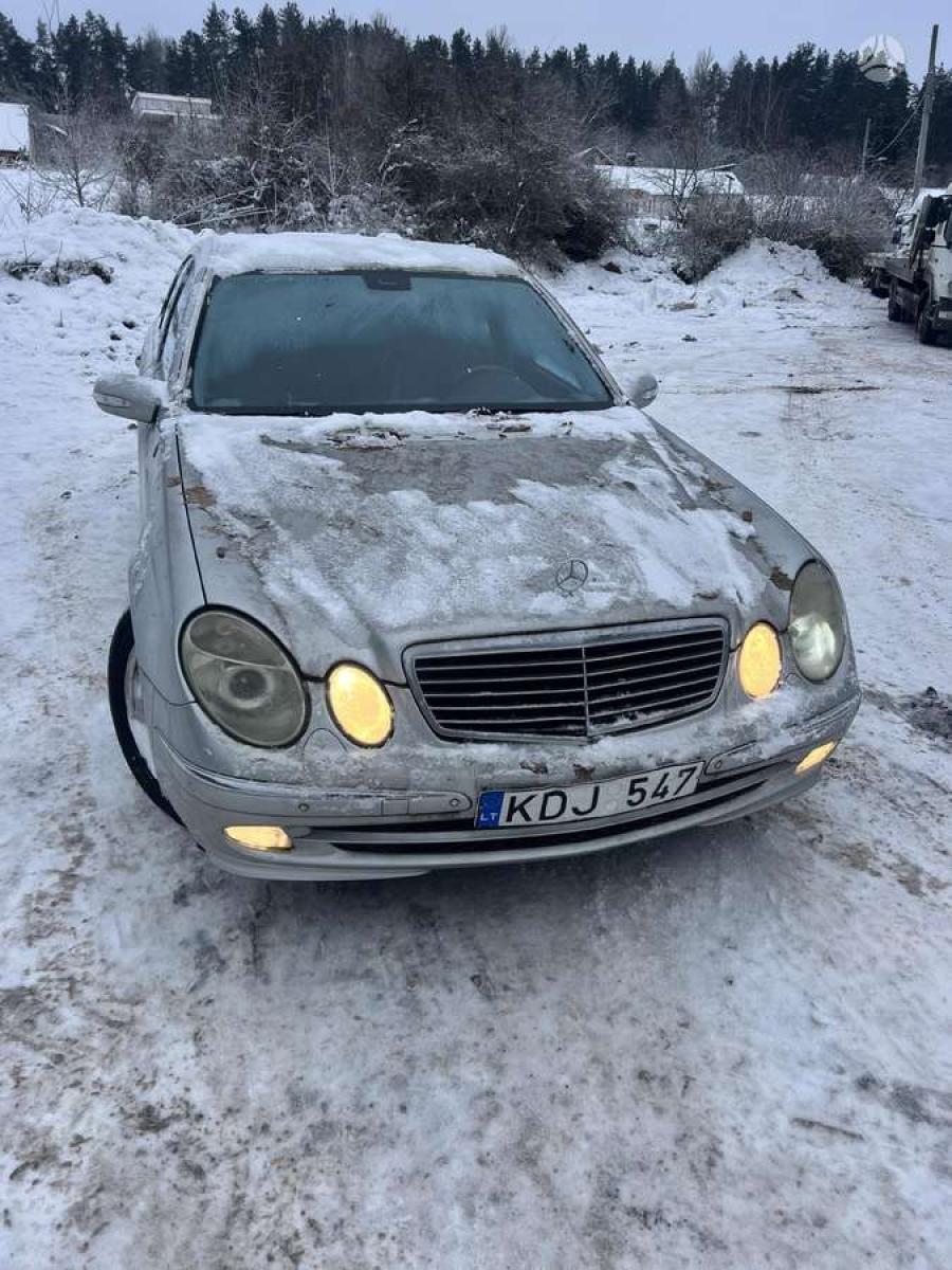 Pelēks Mercedes-Benz E 270 2003 Viļņa, ar dzinēja tilpumu 2.70 L un nobraukumu 273 tūkst. km par 1500 €, foto 6 vietnē AUTOMOTO.COM.LV