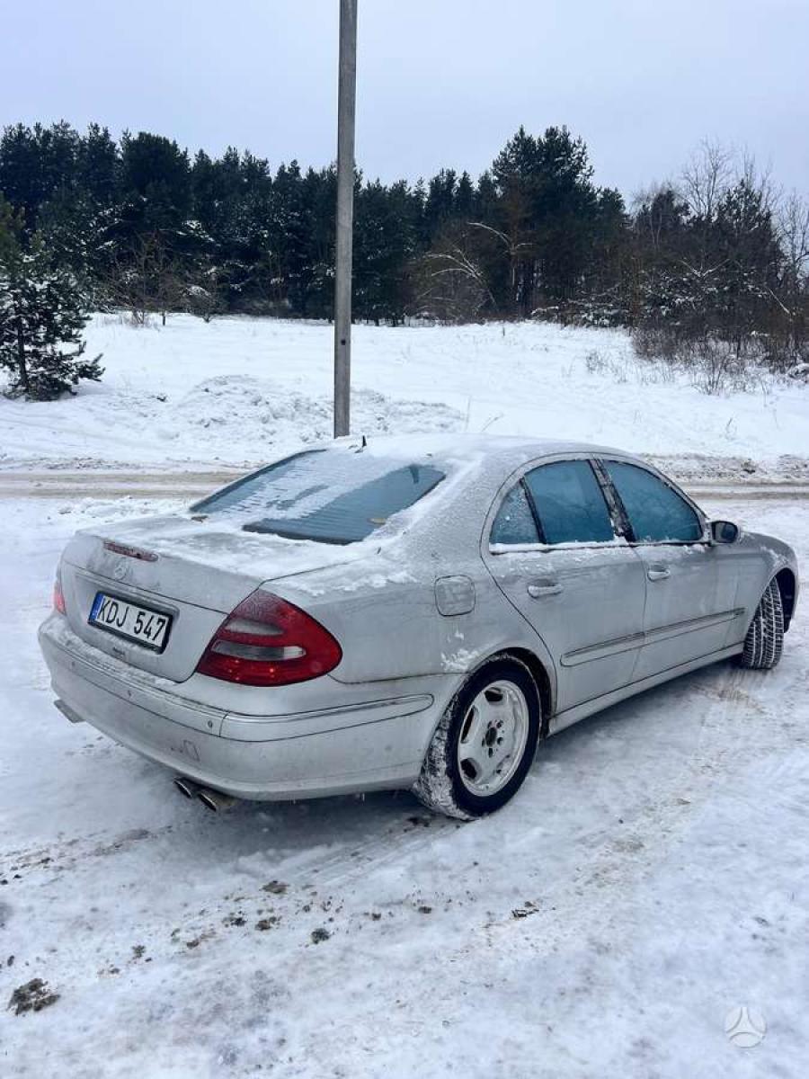 Pelēks Mercedes-Benz E 270 2003 Viļņa, ar dzinēja tilpumu 2.70 L un nobraukumu 273 tūkst. km par 1500 €, foto 7 vietnē AUTOMOTO.COM.LV
