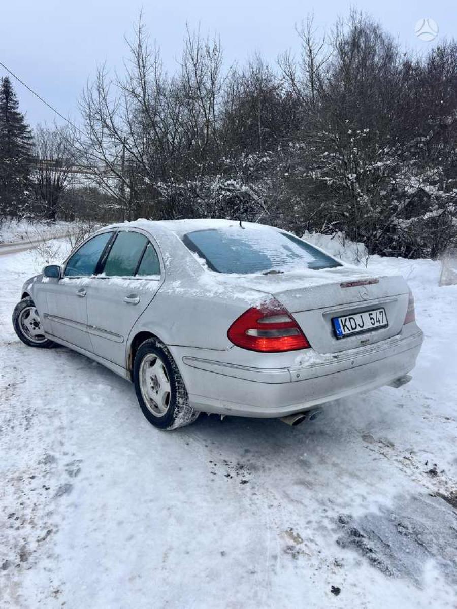 Pelēks Mercedes-Benz E 270 2003 Viļņa, ar dzinēja tilpumu 2.70 L un nobraukumu 273 tūkst. km par 1500 €, foto 8 vietnē AUTOMOTO.COM.LV
