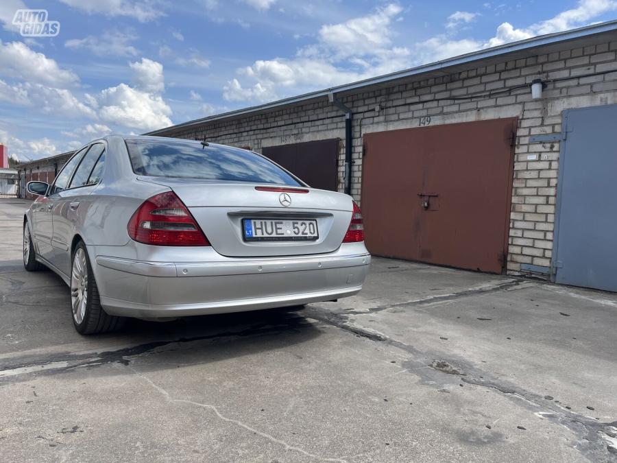 Grey Mercedes-Benz E 270 2003 in Kaunas, with an engine capacity of 2.70 L and mileage of 352 thousand km for 2800 €, photo 10 on AUTOMOTO.COM.LV