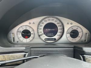 Серый Мерседес Е 270 2003 в Каунас, объемом двигателя 2.70 л и пробегом 352 тыс. км за 2800 €, фото 17 на AUTOMOTO.COM.LV