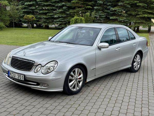 Grey Mercedes-Benz E 270 2003 in Mazeikiai, with an engine capacity of 2.69 L and mileage of 465 thousand km for 2450 €, photo 1 on AUTOMOTO.COM.LV