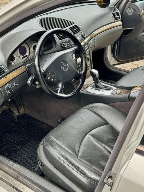 Grey Mercedes-Benz E 270 2003 in Mazeikiai, with an engine capacity of 2.69 L and mileage of 465 thousand km for 2450 €, photo 5 on AUTOMOTO.COM.LV