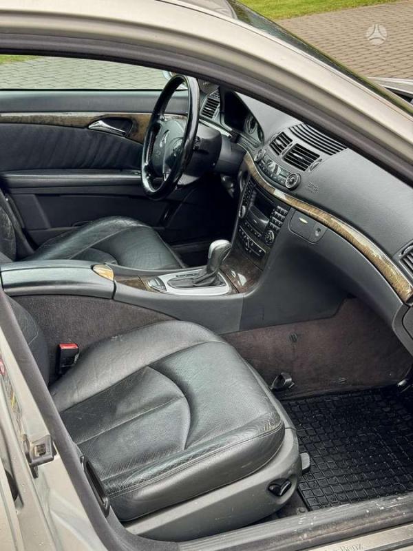 Grey Mercedes-Benz E 270 2003 in Mazeikiai, with an engine capacity of 2.69 L and mileage of 465 thousand km for 2450 €, photo 6 on AUTOMOTO.COM.LV