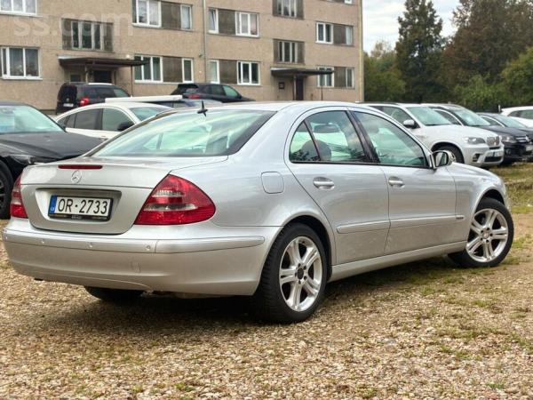 Mercedes-Benz E 270 2003 in Kuldiga on AUTOMOTO.COM.LV Grey Mercedes-Benz E 270 2003 in Kuldiga, with an engine capacity of 2.70 L and mileage of 287 thousand km for 4290 €, photo 4 on AUTOMOTO.COM.LV
