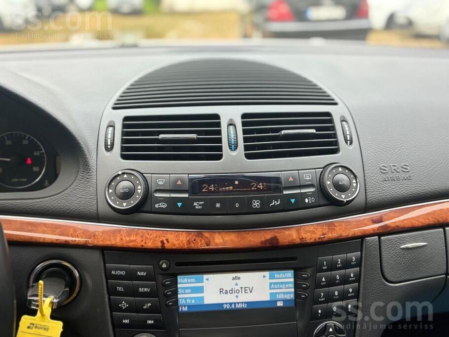 Grey Mercedes-Benz E 270 2003 in Kuldiga, with an engine capacity of 2.70 L and mileage of 287 thousand km for 4290 €, photo 19 on AUTOMOTO.COM.LV