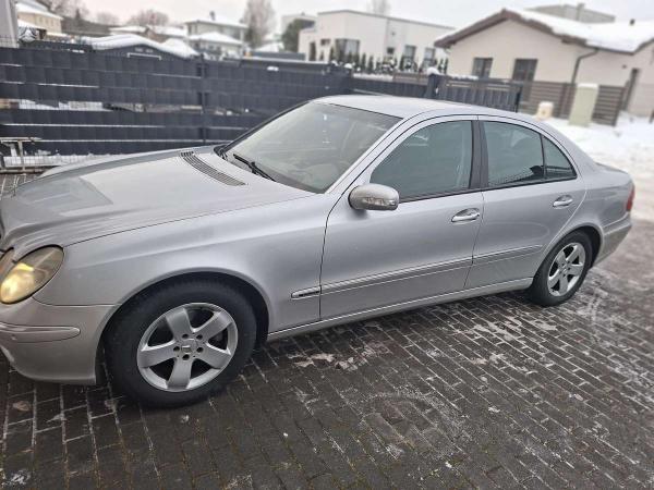 Pelēks Mercedes-Benz E 270 2004 Viļņa, ar dzinēja tilpumu 2.70 L un nobraukumu 338 tūkst. km par 2950 €, foto 3 vietnē AUTOMOTO.COM.LV