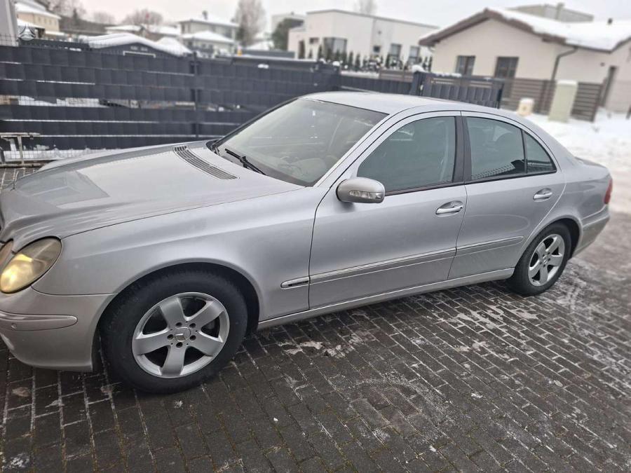 Pelēks Mercedes-Benz E 270 2004 Viļņa, ar dzinēja tilpumu 2.70 L un nobraukumu 338 tūkst. km par 2950 €, foto 3 vietnē AUTOMOTO.COM.LV