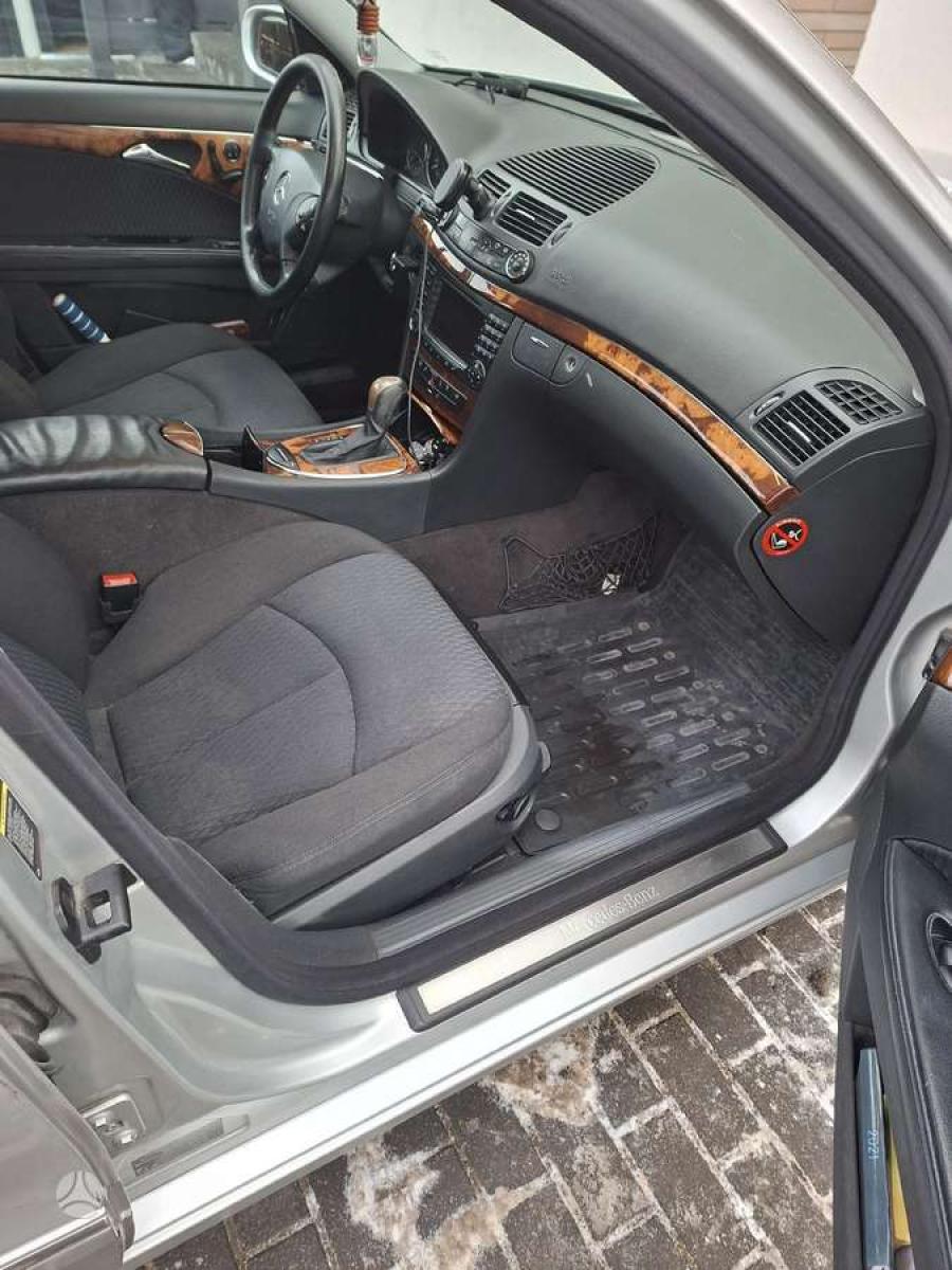Pelēks Mercedes-Benz E 270 2004 Viļņa, ar dzinēja tilpumu 2.70 L un nobraukumu 338 tūkst. km par 2950 €, foto 12 vietnē AUTOMOTO.COM.LV