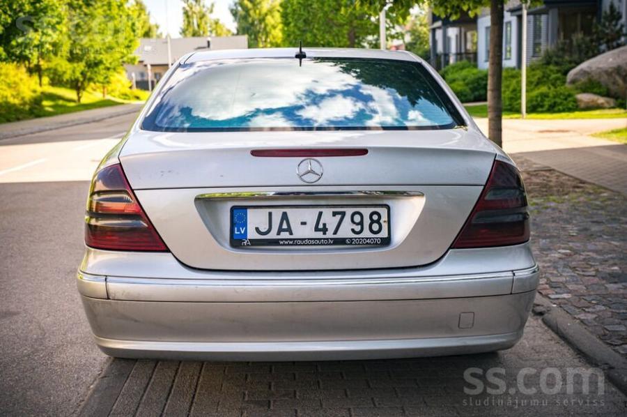 Pelēks Mercedes-Benz E 270 2004 Rīga, ar dzinēja tilpumu 2.70 L un nobraukumu 0 tūkst. km par 1990 €, foto 6 vietnē AUTOMOTO.COM.LV