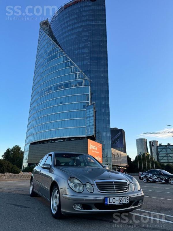 Grey Mercedes-Benz E 270 2004 in Riga, with an engine capacity of 2.70 L and mileage of 322 thousand km for 3500 €, photo 2 on AUTOMOTO.COM.LV