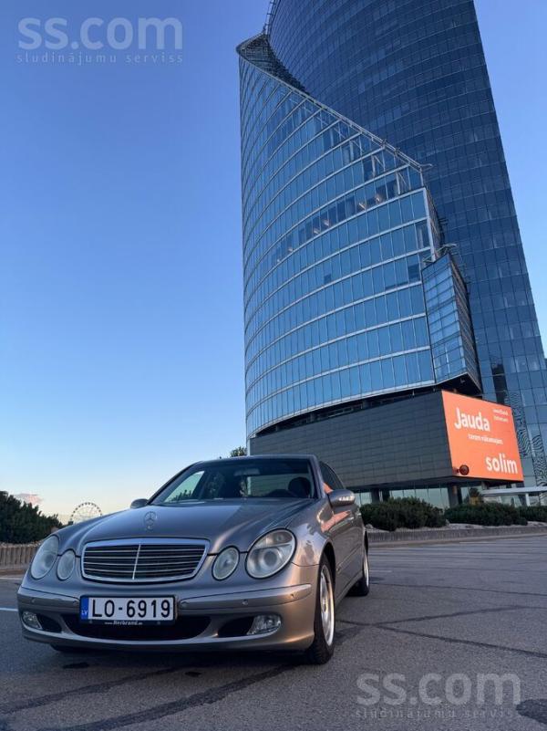 Grey Mercedes-Benz E 270 2004 in Riga, with an engine capacity of 2.70 L and mileage of 322 thousand km for 3500 €, photo 3 on AUTOMOTO.COM.LV