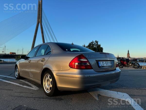 Grey Mercedes-Benz E 270 2004 in Riga, with an engine capacity of 2.70 L and mileage of 322 thousand km for 3500 €, photo 8 on AUTOMOTO.COM.LV