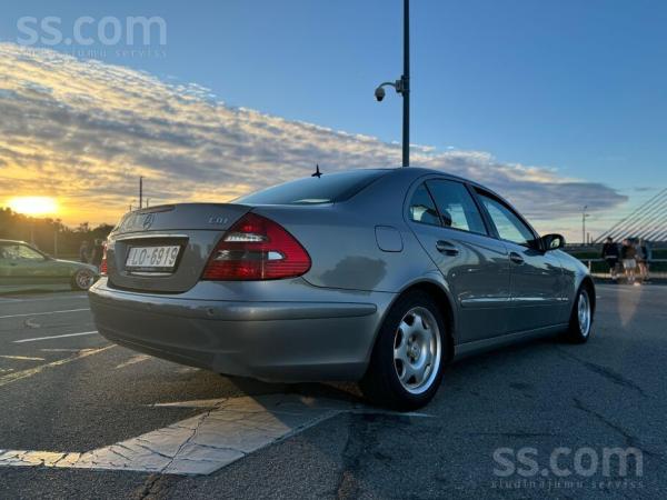 Grey Mercedes-Benz E 270 2004 in Riga, with an engine capacity of 2.70 L and mileage of 322 thousand km for 3500 €, photo 9 on AUTOMOTO.COM.LV