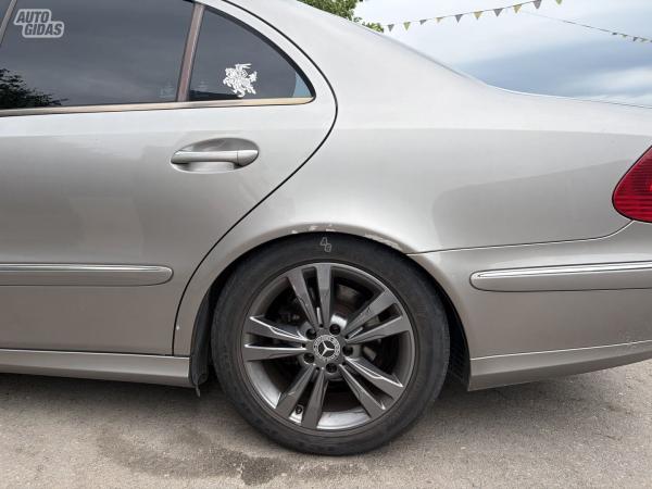 Grey Mercedes-Benz E 270 2004 in Kaunas, with an engine capacity of 2.70 L and mileage of 405 thousand km for 2300 €, photo 4 on AUTOMOTO.COM.LV