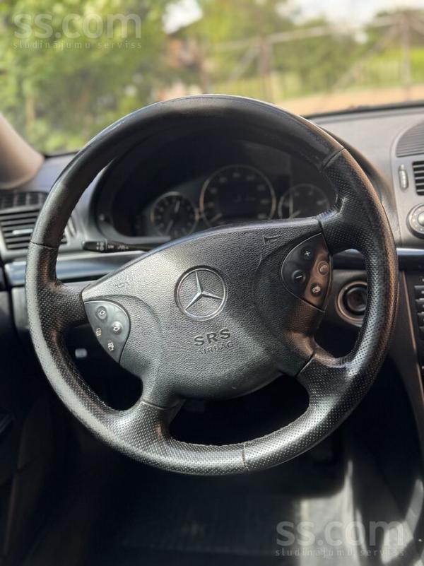 Pelēks Mercedes-Benz E 270 2004 Daugavpils, ar dzinēja tilpumu 2.70 L un nobraukumu 466 tūkst. km par 3500 €, foto 5 vietnē AUTOMOTO.COM.LV