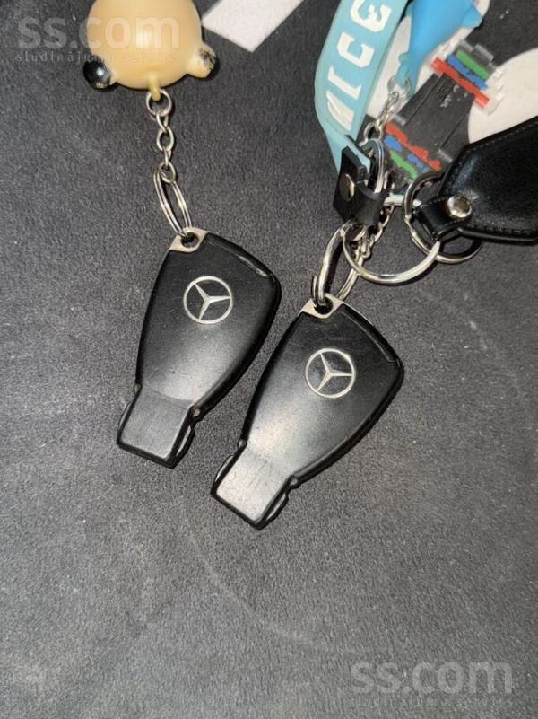Pelēks Mercedes-Benz E 270 2004 Daugavpils, ar dzinēja tilpumu 2.70 L un nobraukumu 466 tūkst. km par 3500 €, foto 9 vietnē AUTOMOTO.COM.LV