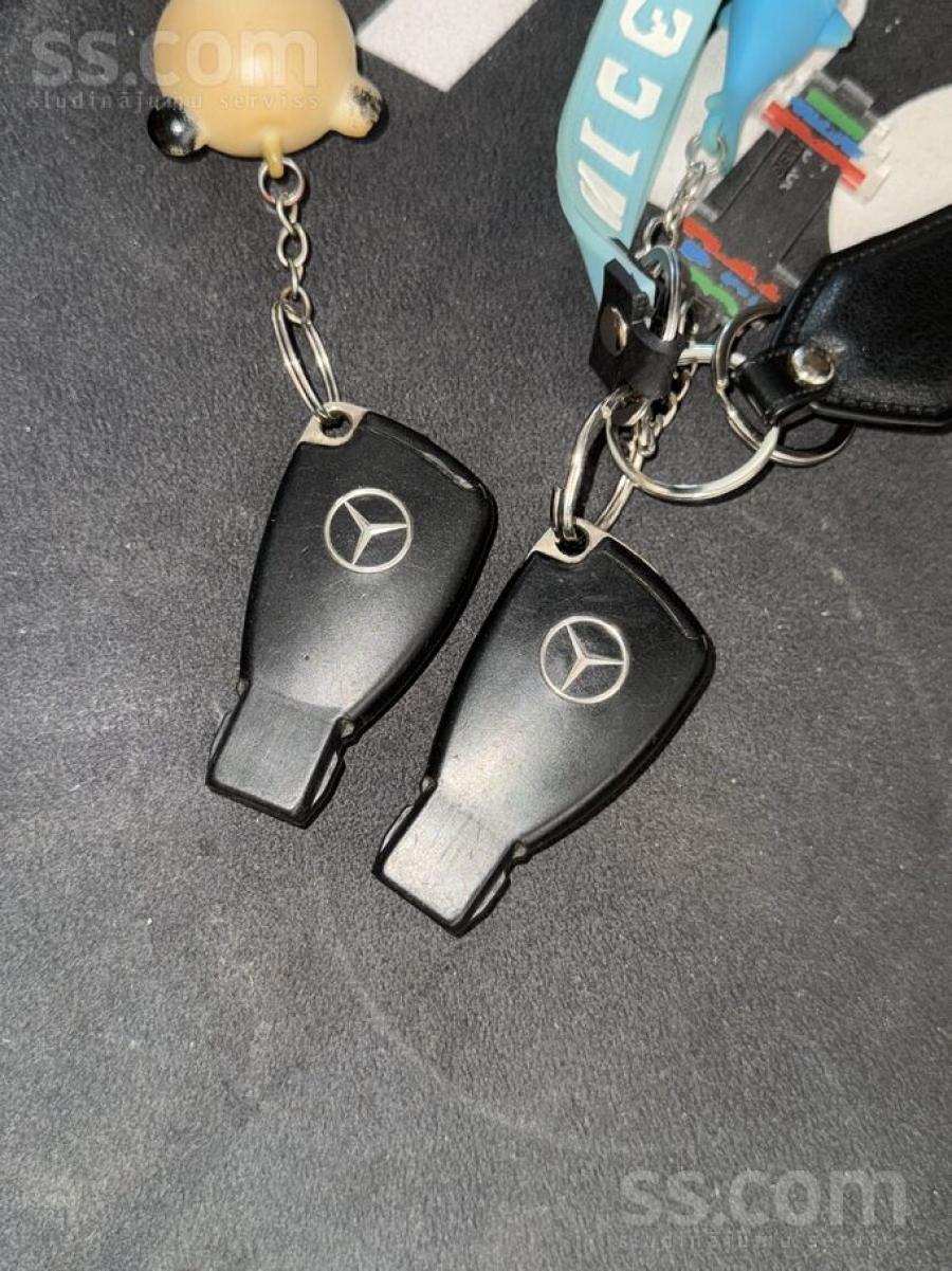 Pelēks Mercedes-Benz E 270 2004 Daugavpils, ar dzinēja tilpumu 2.70 L un nobraukumu 466 tūkst. km par 3500 €, foto 10 vietnē AUTOMOTO.COM.LV