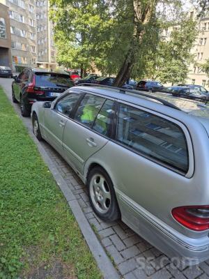 Pelēks Mercedes-Benz E 270 2000 Rīga, ar dzinēja tilpumu 2.70 L un nobraukumu 365 tūkst. km par 480 €, foto 4 vietnē AUTOMOTO.COM.LV