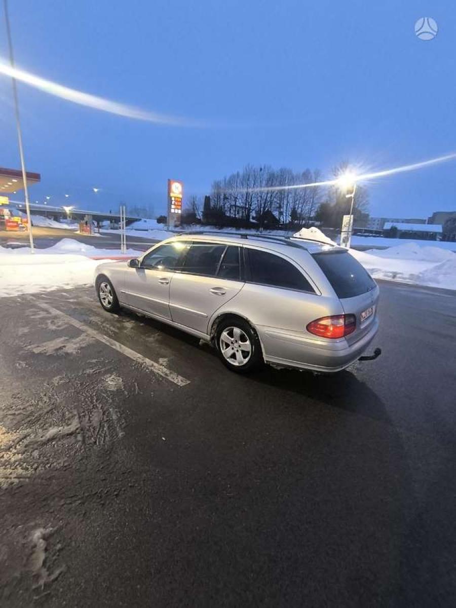 Grey Mercedes-Benz E 270 2003 in Taurage, with an engine capacity of 2.70 L and mileage of 334 thousand km for 1800 €, photo 4 on AUTOMOTO.COM.LV