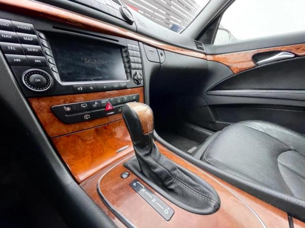 Grey Mercedes-Benz E 270 2003 in Riga, with an engine capacity of 2.70 L and mileage of 0 thousand km for 3200 €, photo 10 on AUTOMOTO.COM.LV