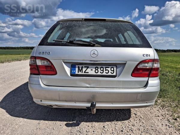 Grey Mercedes-Benz E 270 2004 in Riga, with an engine capacity of 2.70 L and mileage of 320 thousand km for 1550 €, photo 3 on AUTOMOTO.COM.LV
