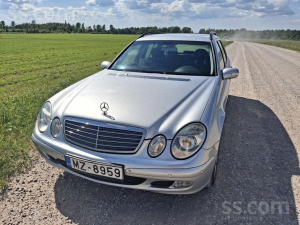 Grey Mercedes-Benz E 270 2004 in Riga, with an engine capacity of 2.70 L and mileage of 320 thousand km for 1550 €, photo 5 on AUTOMOTO.COM.LV