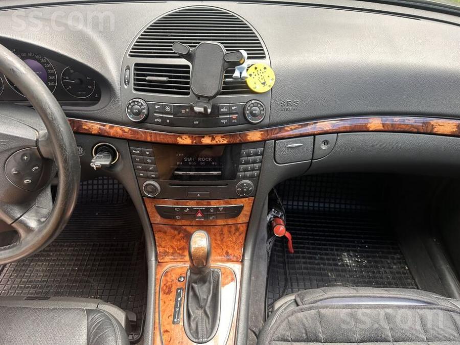 Pelēks Mercedes-Benz E 270 2005 Rīga, ar dzinēja tilpumu 2.70 L un nobraukumu 348 tūkst. km par 3200 €, foto 6 vietnē AUTOMOTO.COM.LV