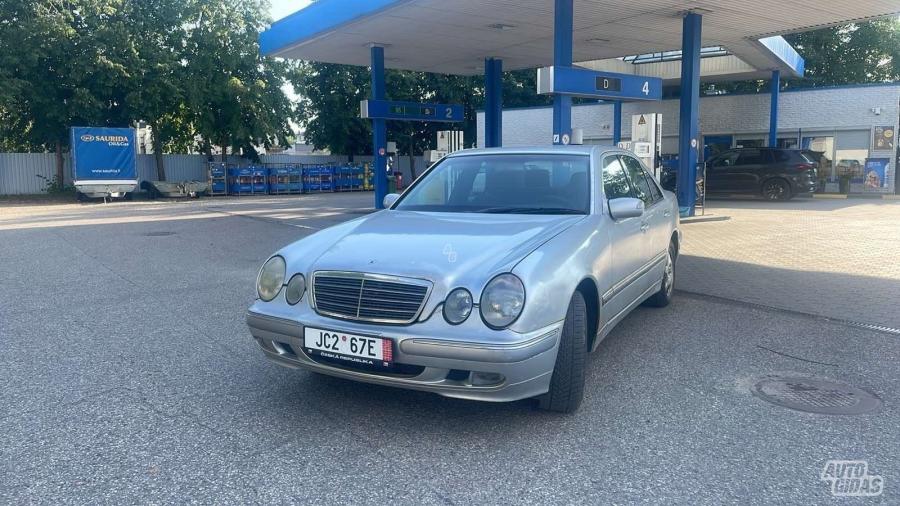 Mercedes-Benz E 270 2001 Marijampole, ar dzinēja tilpumu 2.70 L un nobraukumu 300 tūkst. km par 1700 €, foto 1 vietnē AUTOMOTO.COM.LV