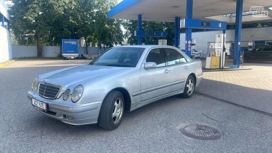 Mercedes-Benz E 270 2001 Marijampole, ar dzinēja tilpumu 2.70 L un nobraukumu 300 tūkst. km par 1700 €, foto 3 vietnē AUTOMOTO.COM.LV