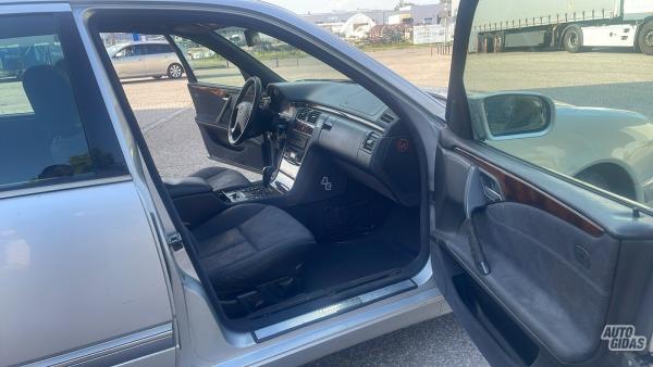 Mercedes-Benz E 270 2001 Marijampole, ar dzinēja tilpumu 2.70 L un nobraukumu 300 tūkst. km par 1700 €, foto 10 vietnē AUTOMOTO.COM.LV