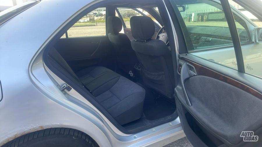 Mercedes-Benz E 270 2001 Marijampole, ar dzinēja tilpumu 2.70 L un nobraukumu 300 tūkst. km par 1700 €, foto 12 vietnē AUTOMOTO.COM.LV
