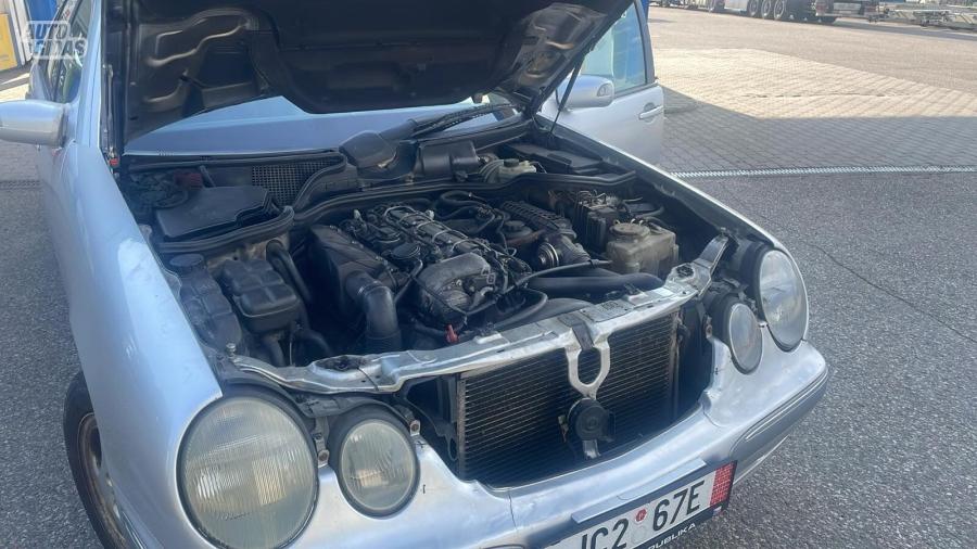 Mercedes-Benz E 270 2001 Marijampole, ar dzinēja tilpumu 2.70 L un nobraukumu 300 tūkst. km par 1700 €, foto 14 vietnē AUTOMOTO.COM.LV