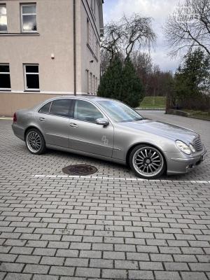 Mercedes-Benz E 270 2003 in Klaipeda, with an engine capacity of 2.70 L and mileage of 296 thousand km for 2500 €, photo 5 on AUTOMOTO.COM.LV