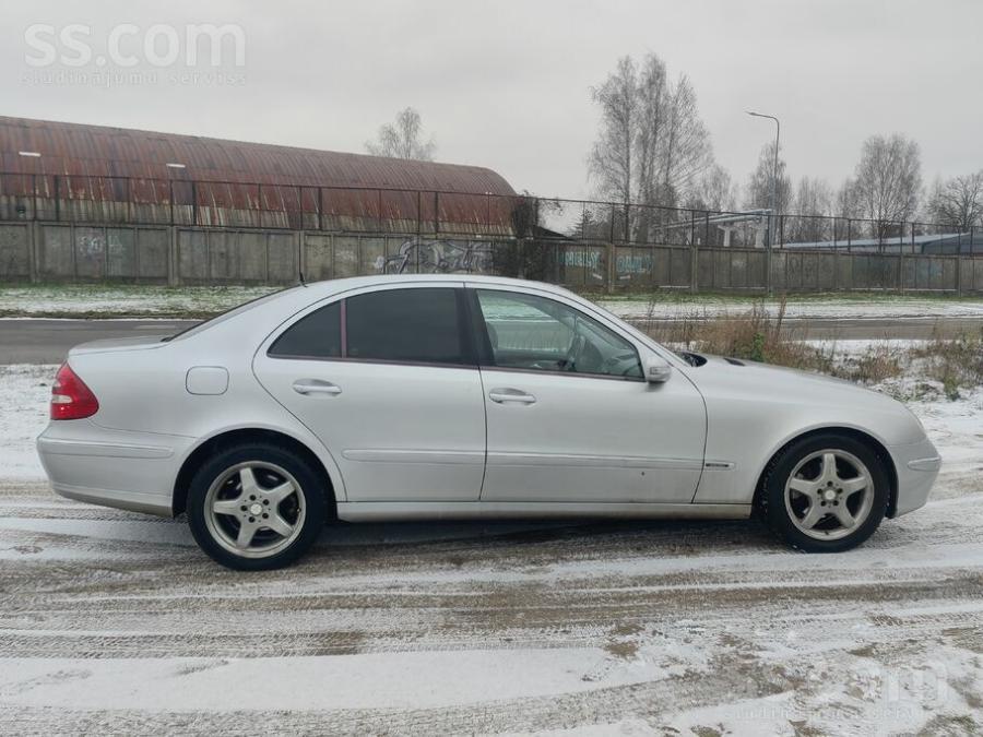Mercedes-Benz E 270 2004 in Riga, with an engine capacity of 2.70 L and mileage of 282 thousand km for 3100 €, photo 3 on AUTOMOTO.COM.LV