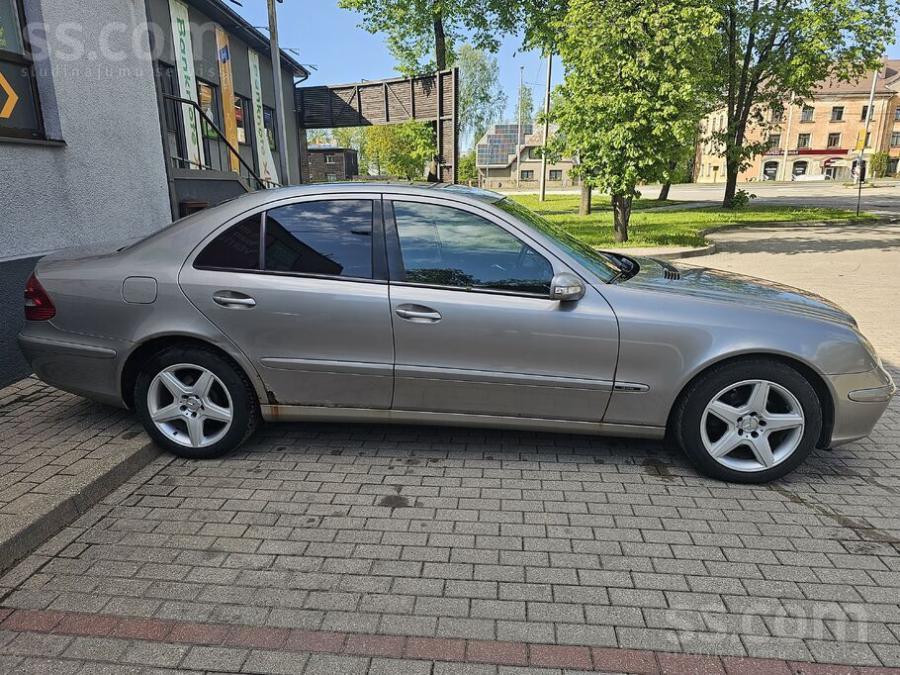 Mercedes-Benz E 270 2005 in Riga, with an engine capacity of 2.70 L and mileage of 318 thousand km for 2000 €, photo 4 on AUTOMOTO.COM.LV