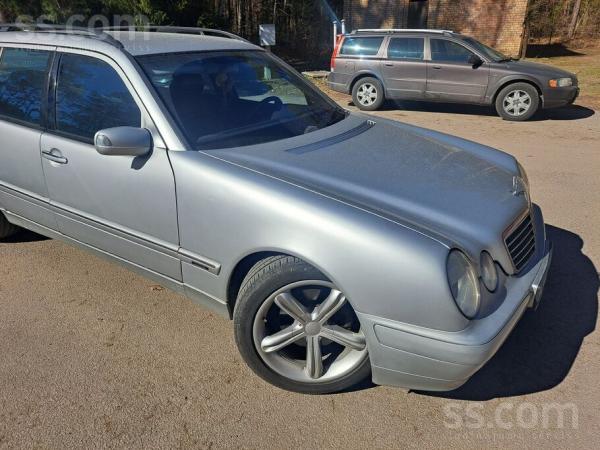 Mercedes-Benz E 270 2001 in Riga, with an engine capacity of 2.70 L and mileage of 364 thousand km for 2600 €, photo 9 on AUTOMOTO.COM.LV