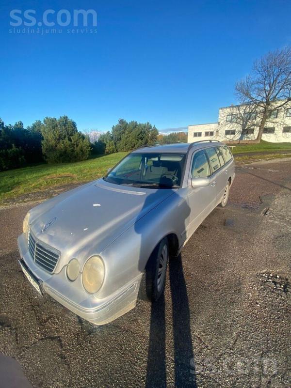 Mercedes-Benz E 270 2003 in Liepaja, with an engine capacity of 2.70 L and mileage of 380 thousand km for 1429 €, photo 4 on AUTOMOTO.COM.LV