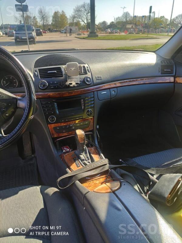 Mercedes-Benz E 270 2003 in Riga, with an engine capacity of 2.70 L and mileage of 303 thousand km for 2075 €, photo 5 on AUTOMOTO.COM.LV