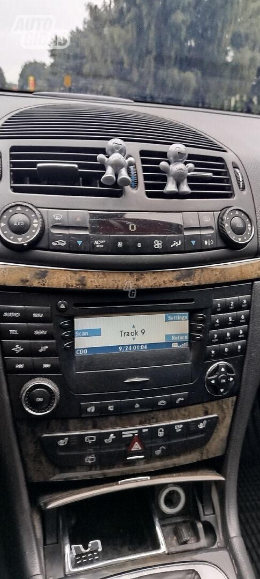 Mercedes-Benz E 270 2003 Jurbarkas, ar dzinēja tilpumu 2.70 L un nobraukumu 296 tūkst. km par 1800 €, foto 22 vietnē AUTOMOTO.COM.LV